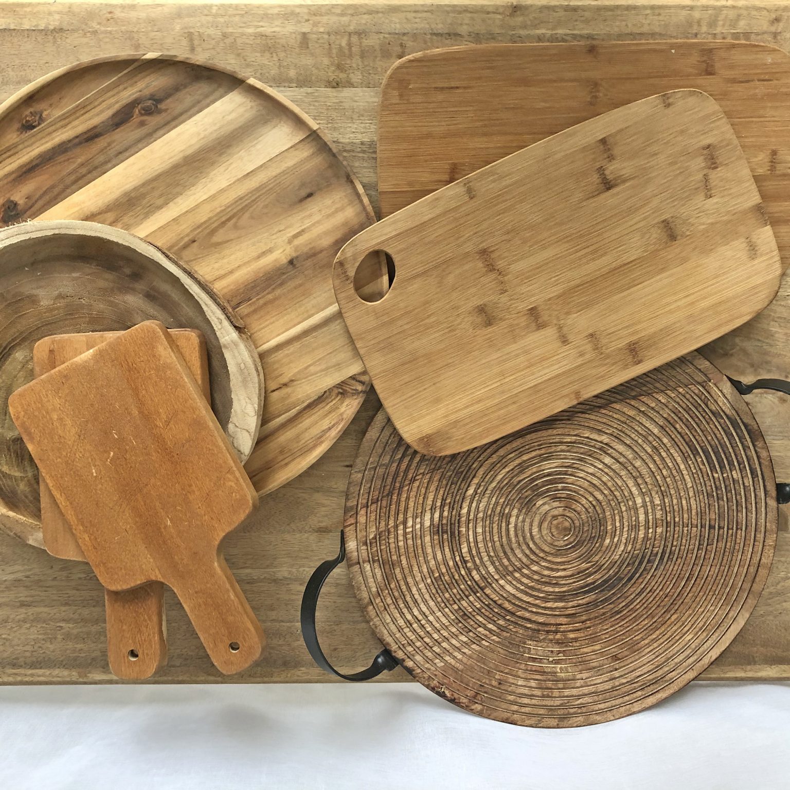 ASSORTED TIMBER PLATTERS/BOARDS – Be-Designed